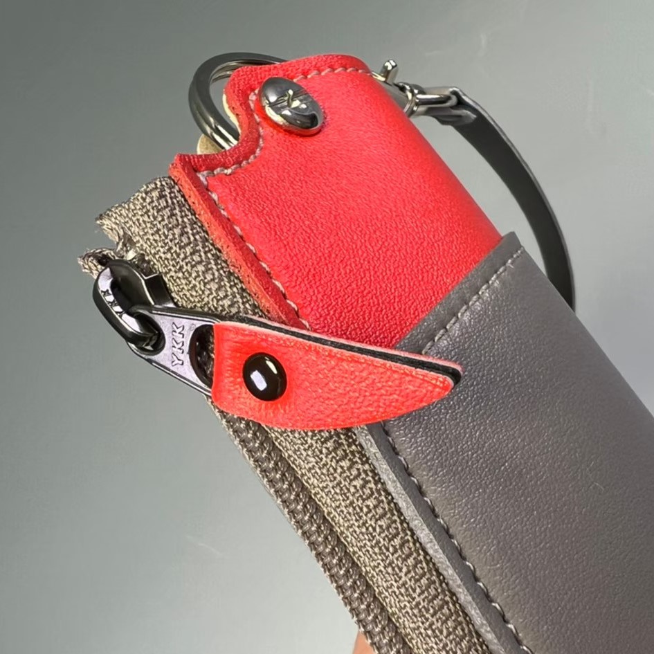 スマートキーケース スカーレット ライトグレー｜CASSAROS